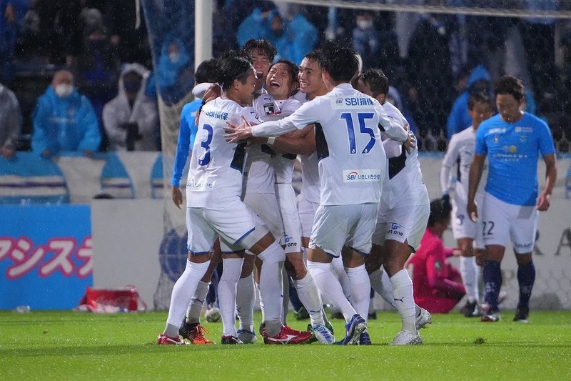 横浜FCのJ1昇格は次節以降に持ち越し。大分が野村の決勝弾で3－2勝利、激闘制し昇格PO進出を決める | サッカーダイジェストWeb
