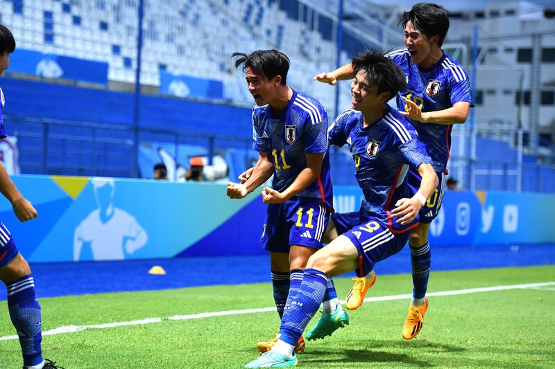 「痺れるゴール」「ゴラッソです」U-17日本、佐藤の完璧パス→高岡の冷静フィニッシュにファン興奮！ | サッカーダイジェストWeb