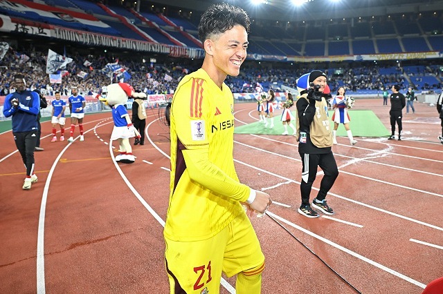 マリノスGK飯倉大樹が後半ATに渾身のPKストップ！ タイムアップまで冷静な立ち振る舞い、スタンドに向かって見せたガッツポーズの意味【ACLE】 | サッカーダイジェストWeb