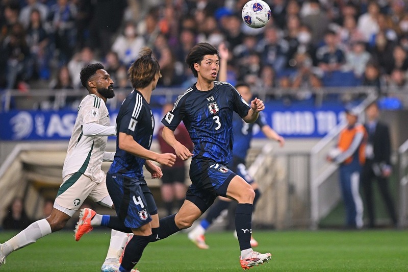 A代表初先発の20歳DF高井幸大は、なぜ大舞台でも普段の力を出せる？ いつまでも“サッカー小僧”なのだ | サッカーダイジェストWeb