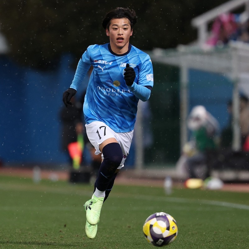 「来季J1で会いましょう！」横浜FCのキレキレドリブラーがJ2首位クラブに完全移籍「理念、スタイルに共感」 | サッカーダイジェストWeb