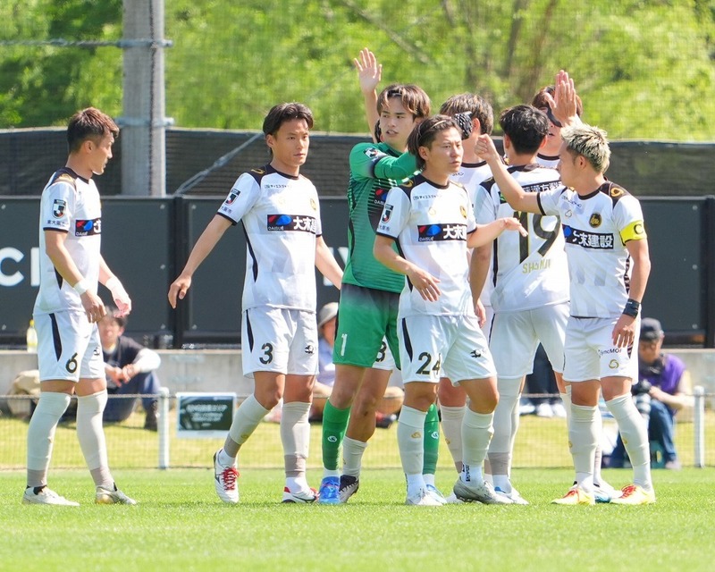 「いぐべ、J2さ！」「6連勝ってヤバくない？」トップ3に変動あり。J3の最新順位表に反響続々「凄い混戦！」 | サッカーダイジェストWeb