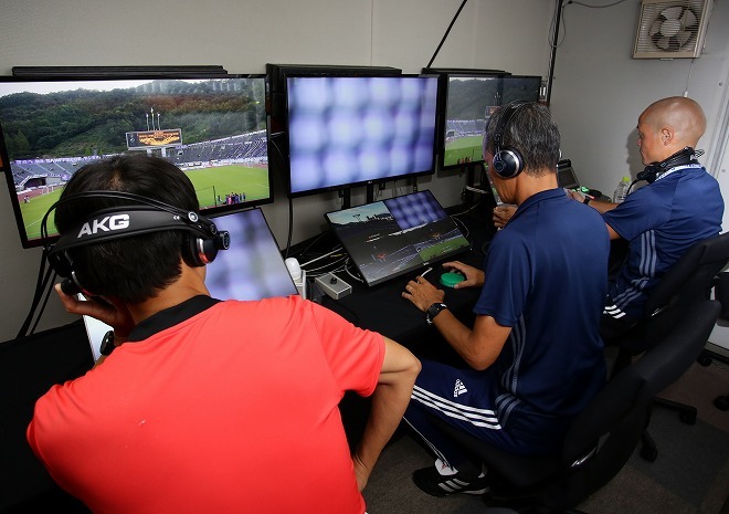 Jリーグ理事会が来季からのVAR導入を承認！ J1リーグ全試合など321試合で採用へ | サッカーダイジェストWeb